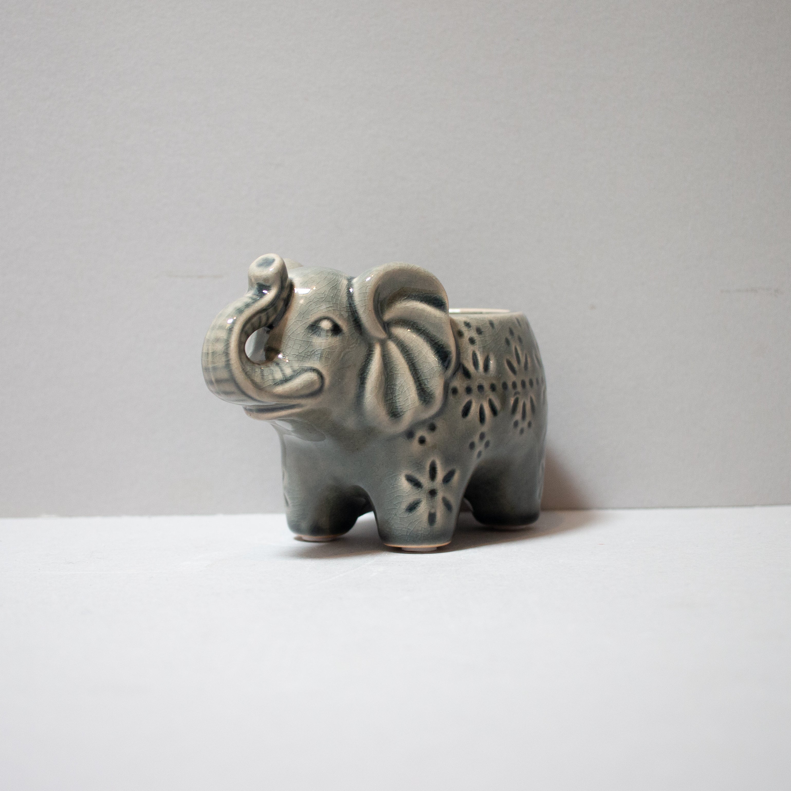 Dark Grey Elephant Pot – Hush Living